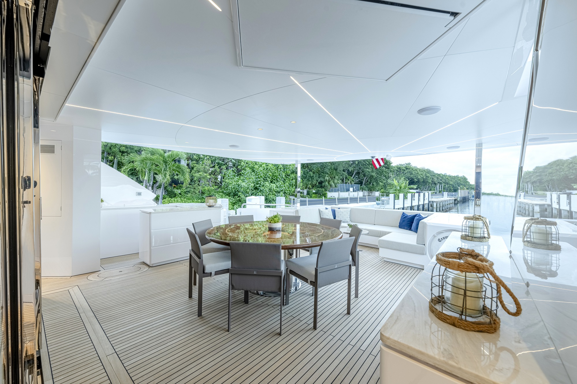 Yacht CROWNED EAGLE, Horizon Yachts | CHARTERWORLD Luxury Superyacht ...